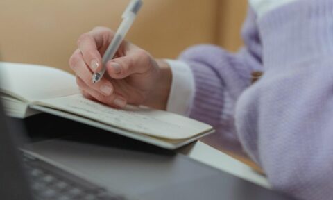 Cómo Escribir una Biografía Paso a Paso | Esneca